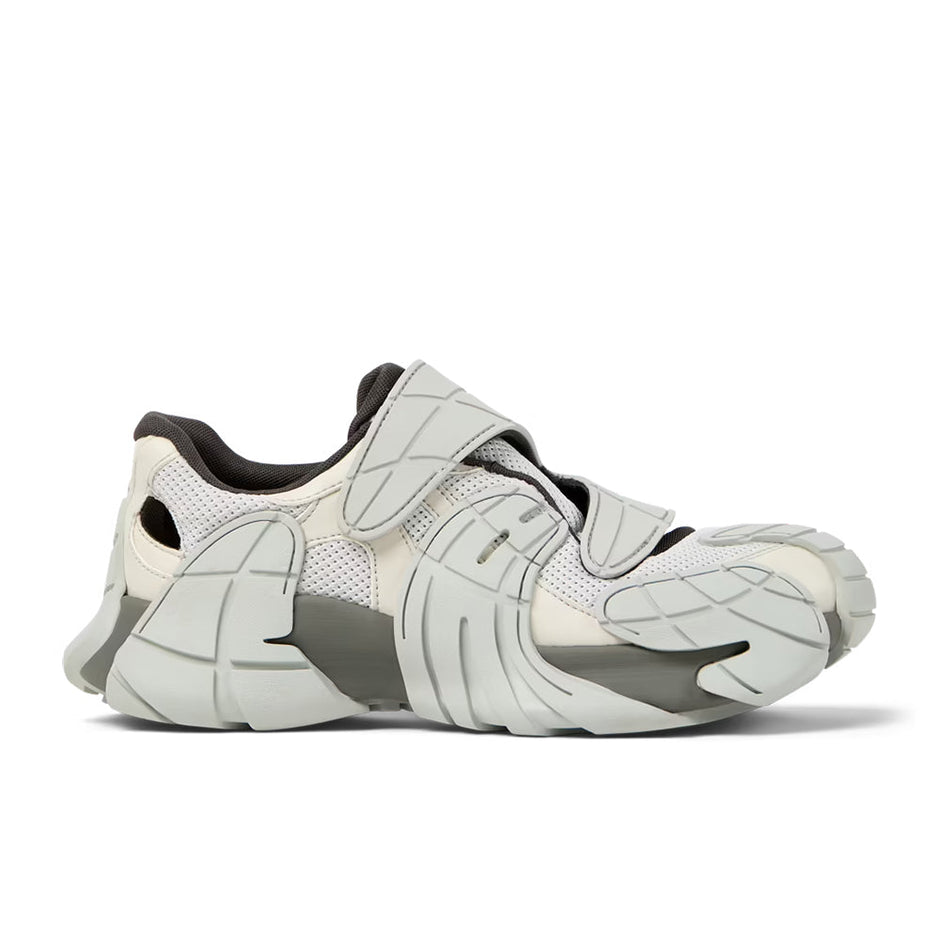 SNEAKER STORE & GALLERY - HONG KONG: J-01